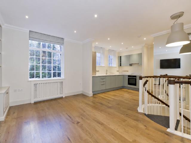 Chelsea Manor Street, London, SW3 2 bed flat to rent £3,900 pcm £900 pw
