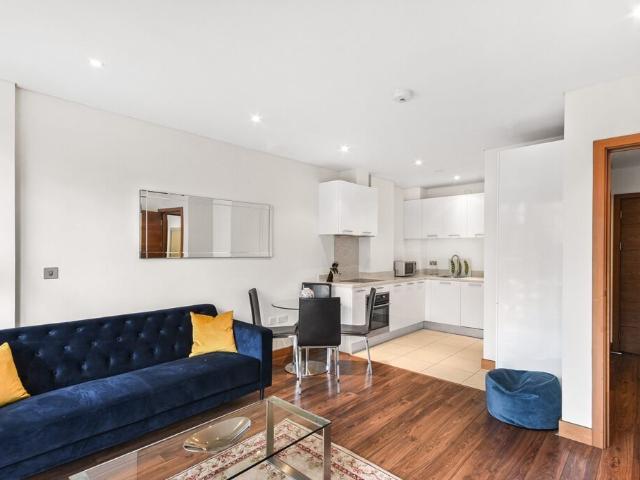 Chelsea Bridge Wharf, London SW11, 1 bed flat to rent, £2,925 pcm | PrimeLocation