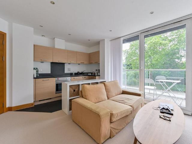 Chelsea Bridge Wharf, SW11. 1 bed flat to rent £2,500 pcm £577 pw