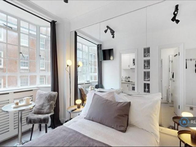 Chelsea Cloisters, London, SW3 Studio to rent £2,500 pcm £577 pw