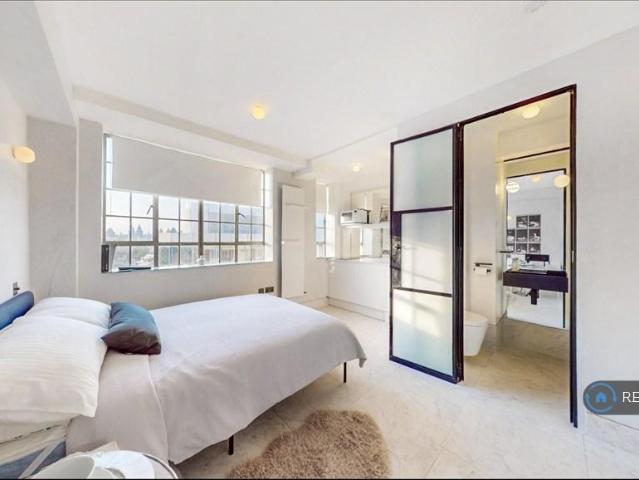 Chelsea Cloisters, London, SW3 Studio to rent £2,500 pcm £577 pw