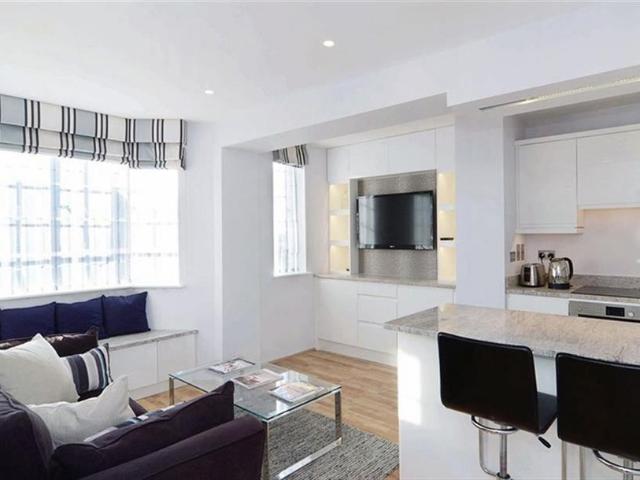 Chelsea Cloisters, London SW3 1 bed flat to rent £2,817 pcm £650 pw