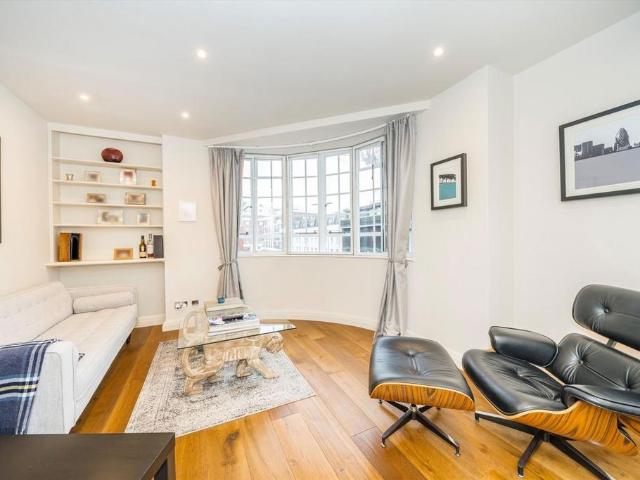 Chelsea Cloisters, London SW3 2 bed flat to rent £3,683 pcm £850 pw