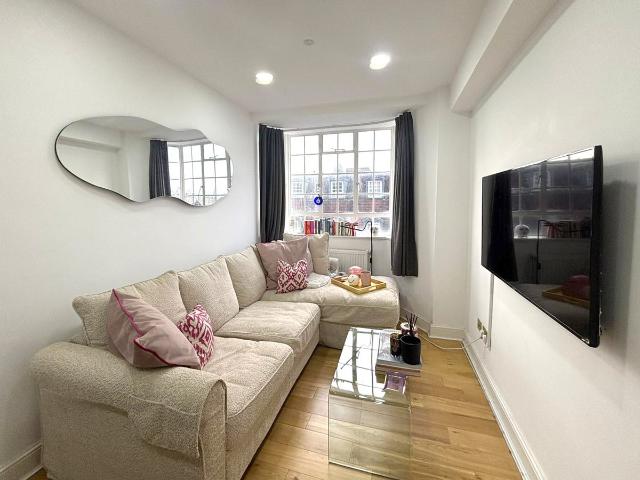 Chelsea Cloisters, Sloane Avenue, London SW3, 1 bed flat to rent, £2,250 pcm | PrimeLocation