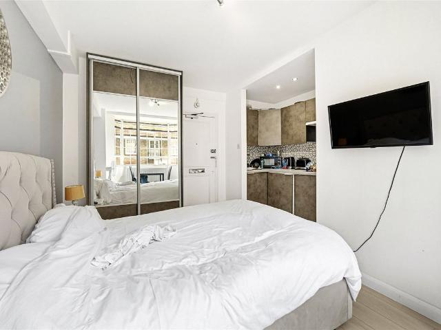 Chelsea Cloisters, Sloane Avenue, London SW3, Studio to rent, £2,000 pcm | PrimeLocation