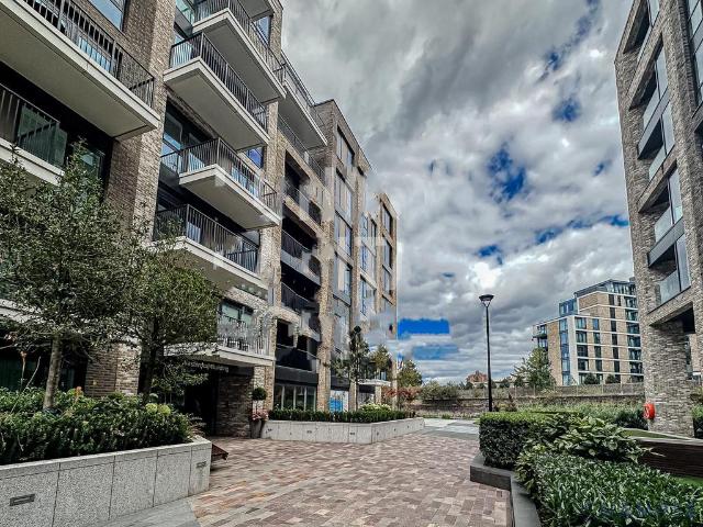 Chelsea creek, Westwood Building, SW6 2 bed flat to rent £3,965 pcm £915 pw