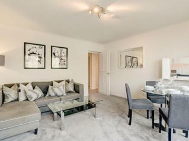 Chelsea, Fulham Rd 2 bed flat to rent £3,900 pcm £900 pw
