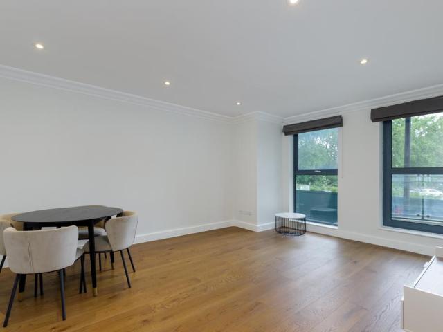 Chelsea Gate, 93 Ebury Bridge Road. 2 bed apartment to rent £3,850 pcm £888 pw