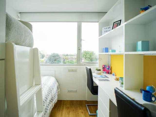 Chelsea Lightfoot Hall, Manresa Road. Studio to rent £1,780 pcm £411 pw