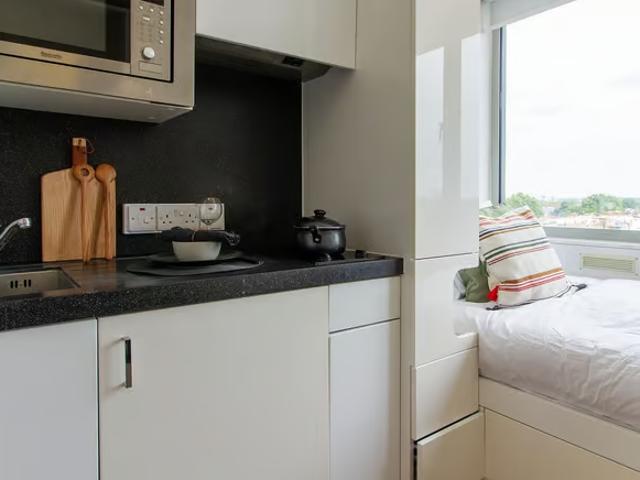 Chelsea Lightfoot Hall, Manresa Road. Studio to rent £1,912 pcm £441 pw