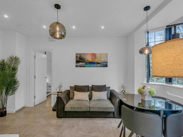 Chelsea SW3, 1 bed flat to rent, £8,063 pcm | PrimeLocation