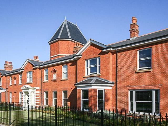 Chelsea Way, Brentwood 2 bed apartment to rent £1,700 pcm £392 pw