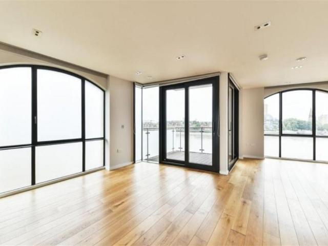 Chelsea Wharf, Lots Road, SW10 2 bed apartment to rent £7,550 pcm £1,742 pw