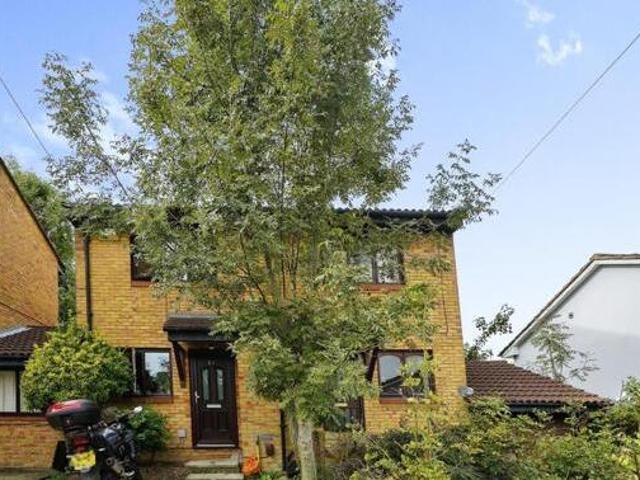 Chelsfield Gardens, London, 2 Bedroom End