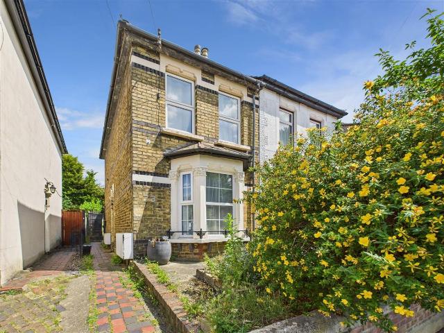 Chelsham Road, South Croydon CR2, 1 bed maisonette to rent, £1,350 pcm | PrimeLocation