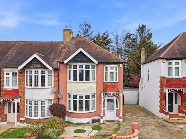 Chelsworth Drive, London, 3 Bedroom End