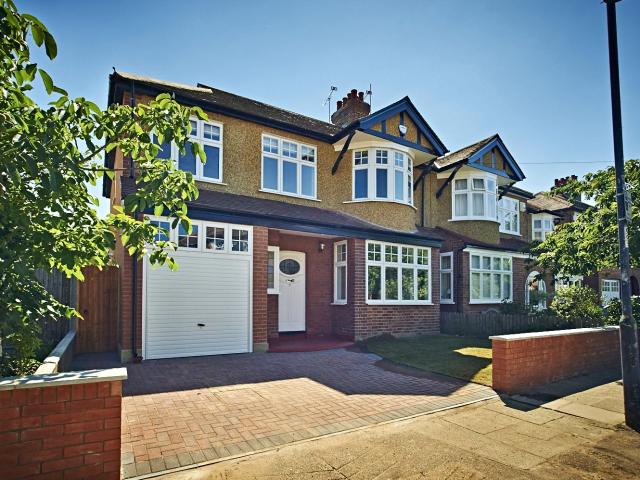 Chelwood Gardens, Kew, TW9