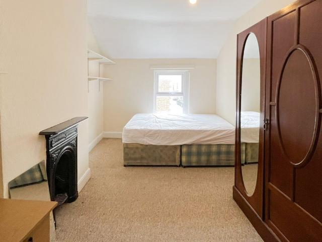 Cheltenham Crescent, Cheltenham Road, BS6 5RG