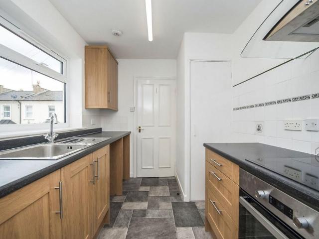 Cheltenham, GL52 2 bed flat to rent £1,050 pcm £242 pw