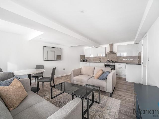 Cheltenham House, Clare Street, Bristol BS1, 2 bed flat to rent, £2,000 pcm | PrimeLocation