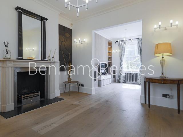 Cheltenham Terrace, Chelsea SW3, 4 bed flat to rent, £12,545 pcm | PrimeLocation