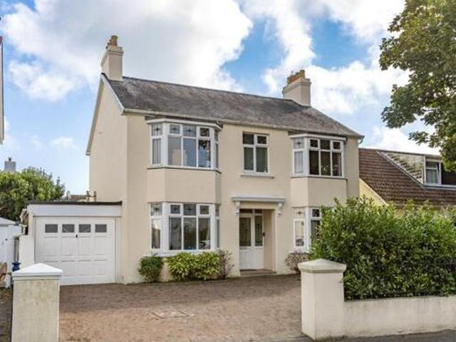 Chelvaton, Kings Road, 3 Bedroom Detached