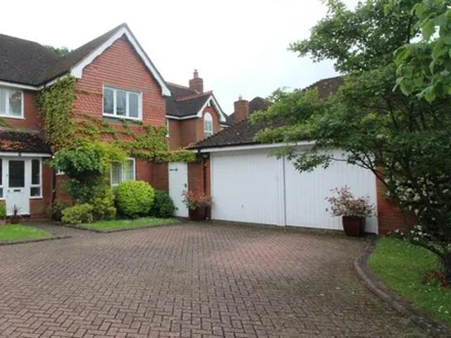 Chelveston Crescent, Solihull, B91 3YB, United Kingdom | 4 bed house for rent #167861323 | Rentberry