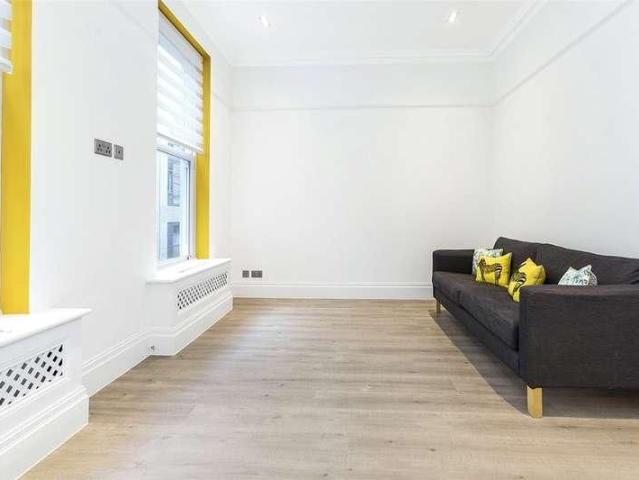 Chenies Mews, London, WC1E