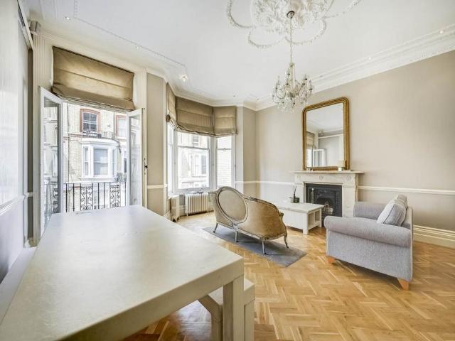 Cheniston Gardens, 1 bed flat to rent £3,600 pcm £831 pw