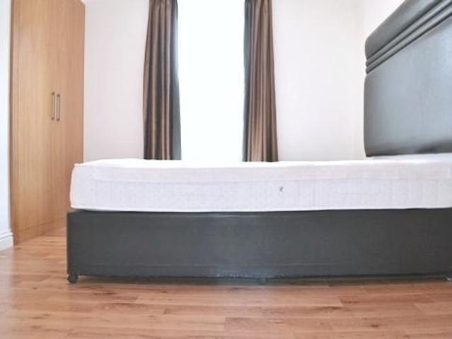 Cheniston gardens, London W8 1 bed flat to rent £1,700 pcm £392 pw
