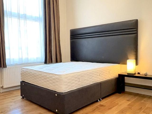 Cheniston Gardens, London W8, Studio to rent, £1,500 pcm | PrimeLocation
