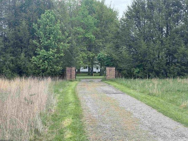 Chenoweth Creek Rd, Elkins, WV 26241