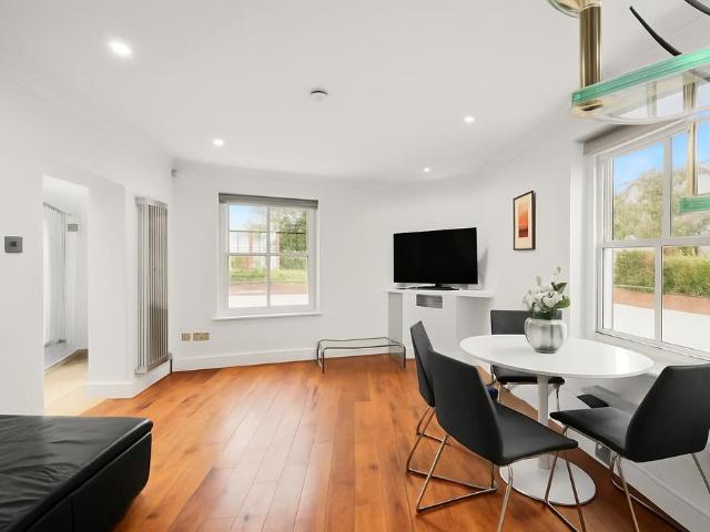 Chepstow Crescent, London, W11 1 bed flat to rent £3,000 pcm £692 pw