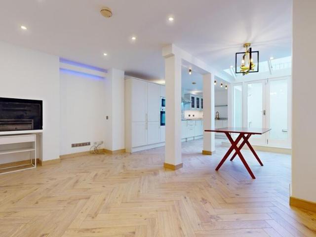 Chepstow Road, London W2 1 bed flat to rent £2,700 pcm £623 pw