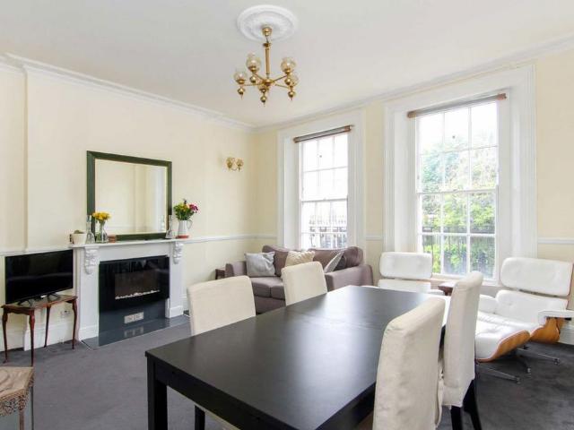 Chepstow Road, London W2 3 bed flat to rent £4,500 pcm £1,038 pw