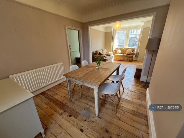 Chepstow Road, London, W7 4 bed semi detached house to rent £3,300 pcm £762 pw
