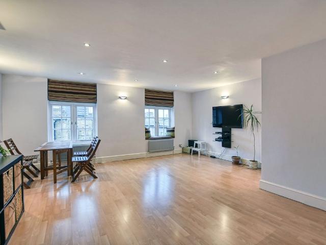 Chequer Street, London EC1Y, 2 bed flat to rent, £3,000 pcm | PrimeLocation