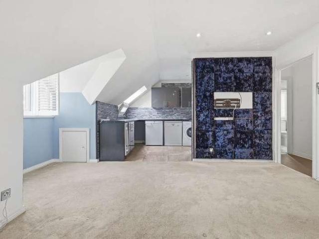 Chequers, Connaught Court, Buckhurst Hill, IG9