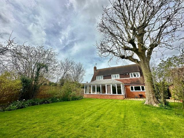 Chequers Lane, Pitstone, Leighton Buzzard LU7, 5 bed property to rent, £2,600 pcm | PrimeLocation