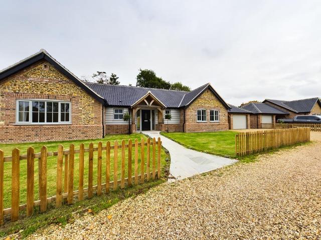 Chequers Lane, Saham Toney, IP25 4 bed detached house to rent £2,750 pcm £635 pw