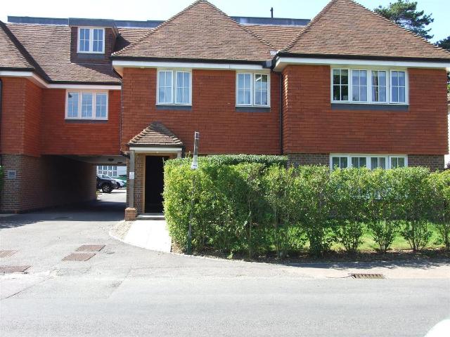 Chequers Lane, Walton On The Hill, Tadworth KT20, 1 bed flat to rent, £1,350 pcm | PrimeLocation