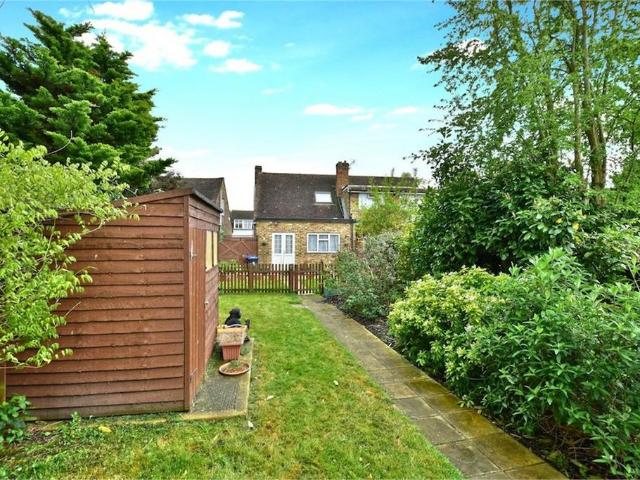 Chequers Orchard, IVER SL0 3 bed semi detached house to rent £1,975 pcm £456 pw