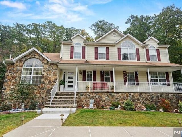 Cherbourg Dr, West Milford, Home For Sale