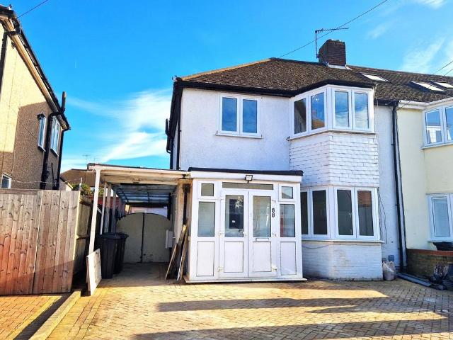Cheriton Avenue, Clayhall IG5 0QL 5 bed semi detached house to rent £2,950 pcm £681 pw