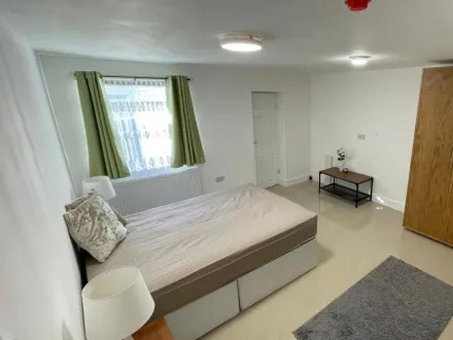 Cheriton Avenue, London, IG5 0QN, United Kingdom | Room for rent #166975232 | Rentberry
