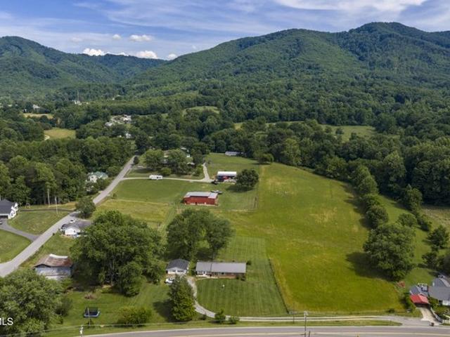 Cherokee Rd, Johnson City, TN 37604