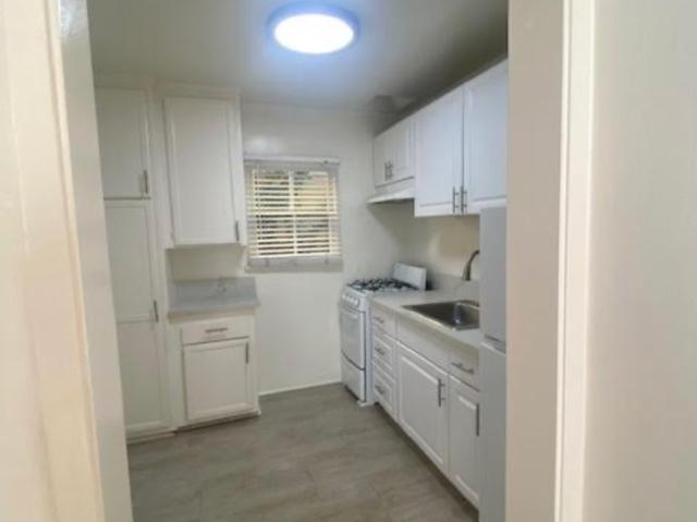 Cherokee Studio Apartment for Rent at 1811 N Cherokee Ave, Los Angeles, CA 90028 Hollywood Hills West