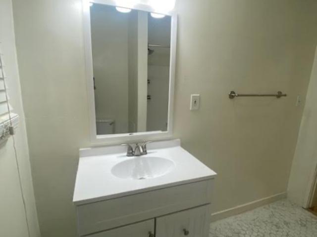 Cherokee Studio Apartment for Rent at 1811 N Cherokee Ave, Los Angeles, CA 90028 Hollywood Hills West