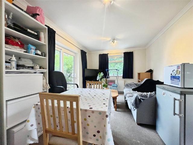 Cherrywood Avenue, Englefield Green, Egham, Surrey, TW20 0TE