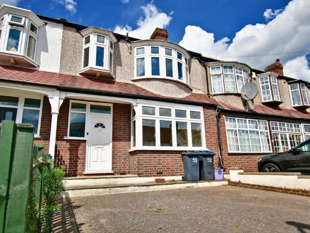 Cherrywood Lane, Morden SM4 3 bed terraced house to rent £2,400 pcm £554 pw